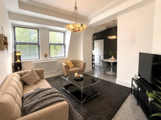 Broadway, Peterborough, PE1 2 bed flat to rent £1,150 pcm £265 pw
