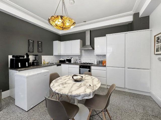 Broadway, Peterborough PE1, 2 bed flat to rent, £1,150 pcm | PrimeLocation