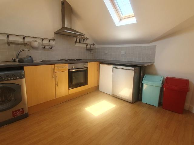 Broadway, Roath, Cardiff CF24, 2 bed flat to rent, £950 pcm | PrimeLocation
