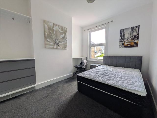 Broadway, Sheerness, Kent ME12, Room to rent, £700 pcm | PrimeLocation