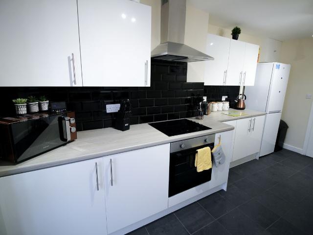 Broadway, South Elmsall, Pontefract WF9, Room to rent, £542 pcm | PrimeLocation