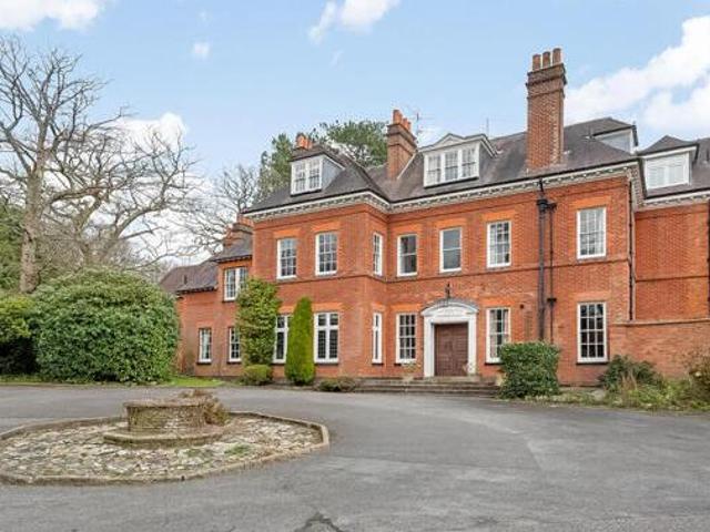 Broadway, Stoneswood Road, 3 Bedroom Flat