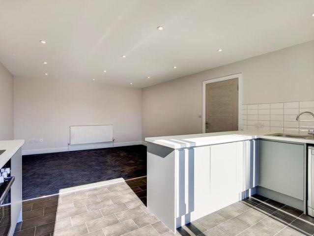 Broadway, Stratford 2 bed flat to rent £2,100 pcm £485 pw