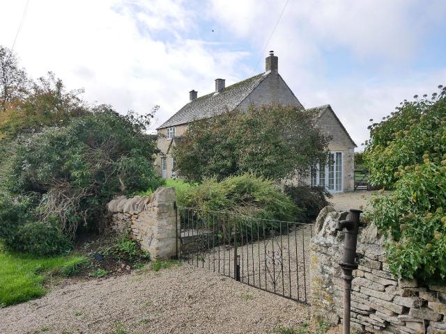 Broadwell, Lechlade GL7, 3 bed detached house to rent, £2,650 pcm | PrimeLocation