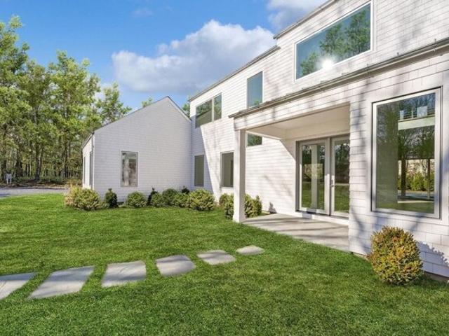 Broadwood Ct, Wainscott, Home For Sale