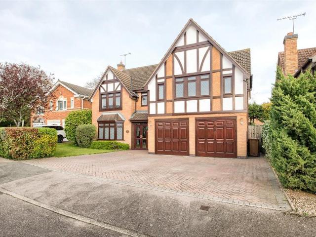 Brobury Croft, Solihull, West. 5 bed detached house to rent £3,250 pcm £750 pw