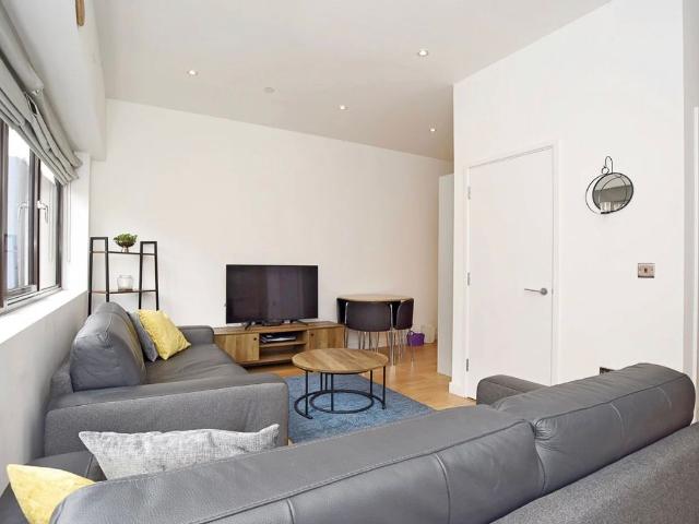 Brock House, High Street, Maidenhead SL6, 1 bed flat to rent, £1,300 pcm | PrimeLocation