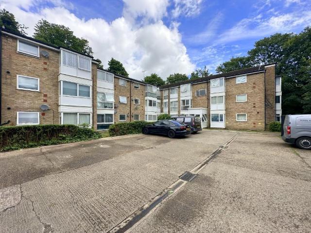 Brocket Court, Vincent Road, Luton. 2 bed apartment to rent £1,150 pcm £265 pw
