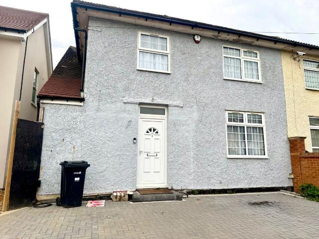 Brocket Way, Chigwell IG7, 4 bed semi detached house to rent, £2,799 pcm | PrimeLocation