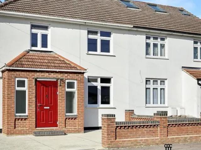 Brocket Way, London, IG7 4EH, United Kingdom | 4 bed house for rent #167852734 | Rentberry