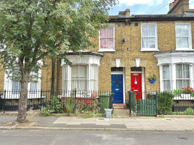 Brocklehurst Street, London, SE14 4 bed terraced house to rent £4,100 pcm £946 pw
