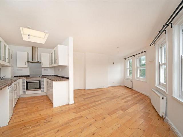 Brockley Cross, Brockley SE4 3 bed flat to rent £2,500 pcm £577 pw