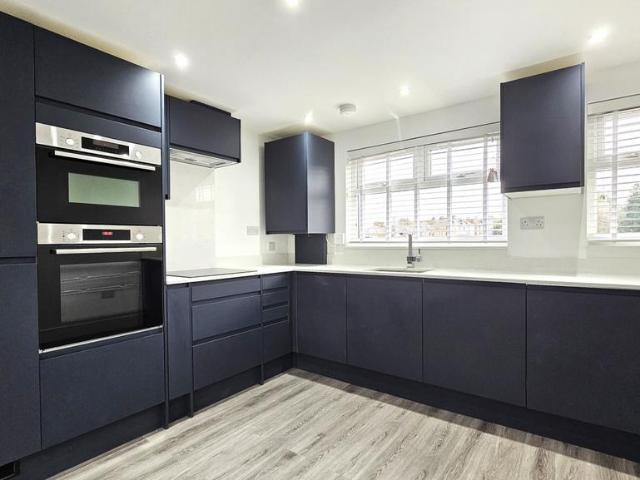 Brockley SE4 2 bed flat to rent £2,200 pcm £508 pw