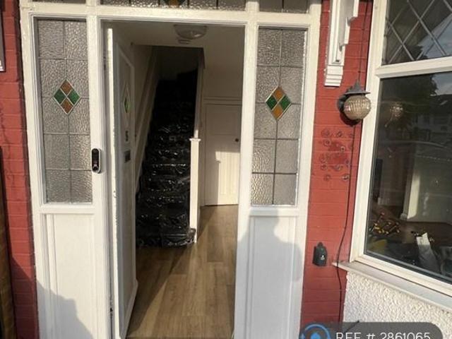 Brocks Drive, Sutton, SM3 3 bed terraced house to rent £2,300 pcm £531 pw