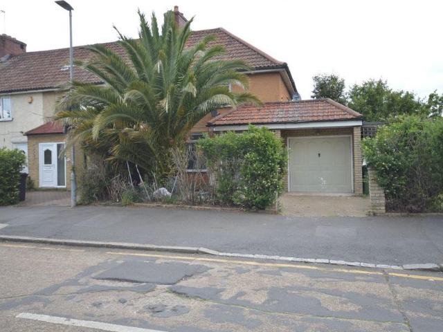 Bromhall Road 4 bed semi detached house to rent £2,450 pcm £565 pw