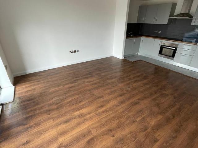Bromham Road, Bedford MK40 2 bed penthouse to rent £1,475 pcm £340 pw