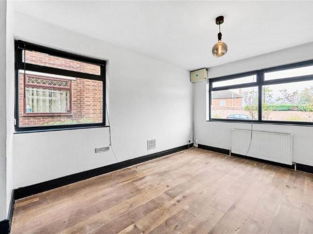 Bromhedge, Lee 2 bed flat to rent £2,000 pcm £462 pw