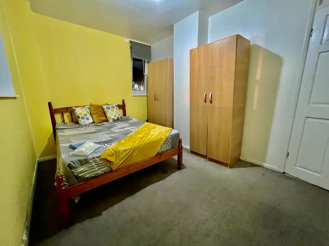 Bromley By Bow E3, Room to rent, £700 pcm | PrimeLocation