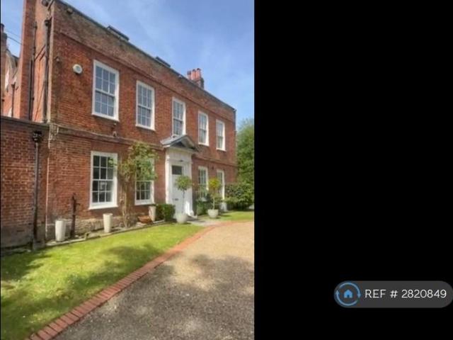 Bromley Common, Bromley, BR2 5 bed detached house to rent £6,300 pcm £1,454 pw