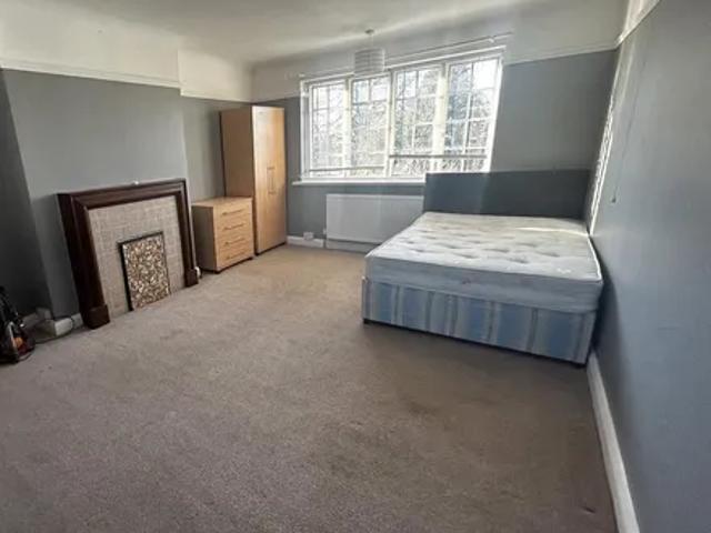 Bromley Common, Chatterton Village, London, BR2 9JQ, United Kingdom | Room for rent #116219213 | Rentberry