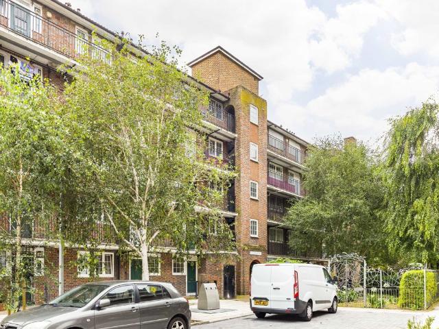 Bromley High Street, Bow E3, 3 bed flat to rent, £2,300 pcm | PrimeLocation