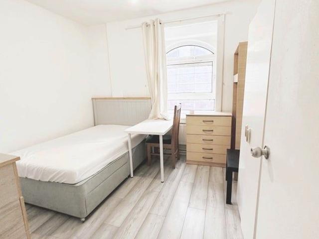 Bromley High Street, London E3, Room to rent, £1,000 pcm | PrimeLocation