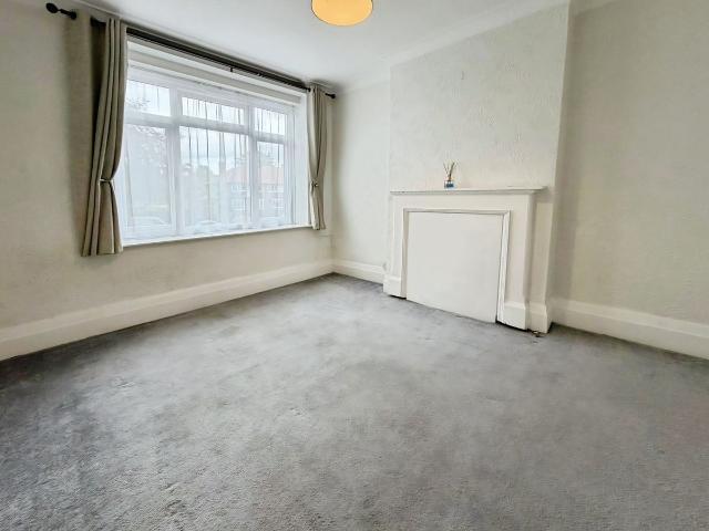Bromley Hill, Bromley BR1, 1 bed flat to rent, £1,325 pcm | PrimeLocation