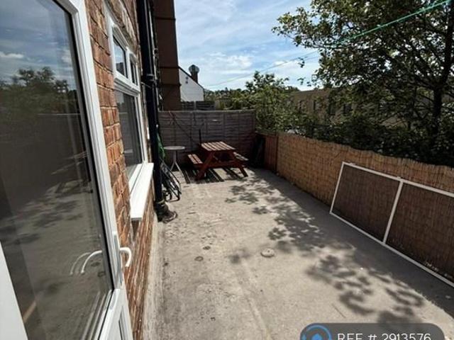 Bromley Hill, Bromley, BR1 2 bed flat to rent £1,700 pcm £392 pw