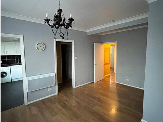 Bromley Hill, Bromley BR1, 2 bed flat to rent, £1,700 pcm | PrimeLocation