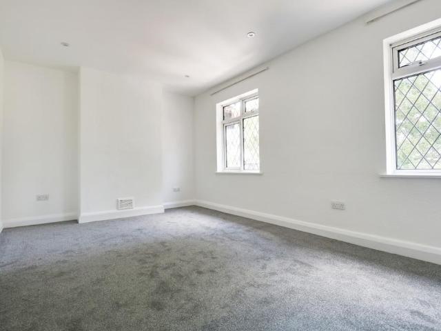 Bromley, Kent BR2 2 bed apartment to rent £1,650 pcm £381 pw