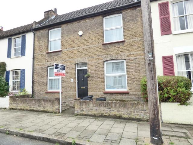 Bromley, Kent BR2 2 bed terraced house to rent £1,900 pcm £438 pw
