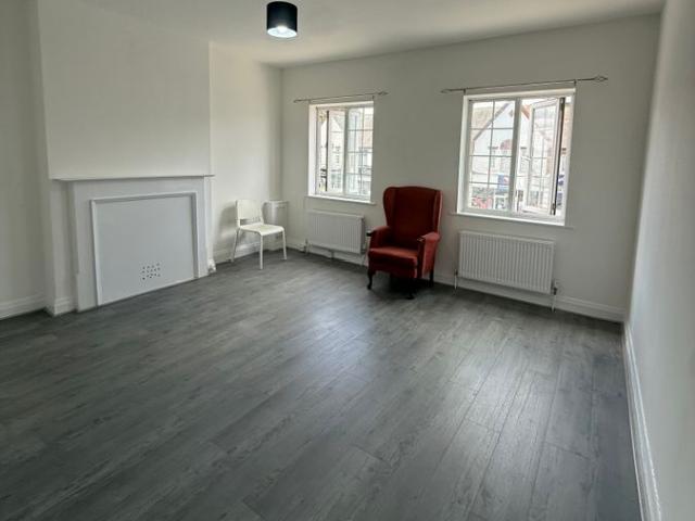 Bromley Road, Bromley Kent BR1, 1 bed flat to rent, £1,400 pcm | PrimeLocation