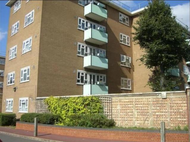 Bromley Road, London SE6, 2 bed flat to rent, £1,400 pcm | PrimeLocation