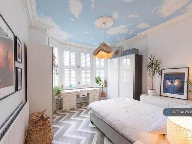 Bromley Road, London, SE6 2 bed flat to rent £2,000 pcm £462 pw