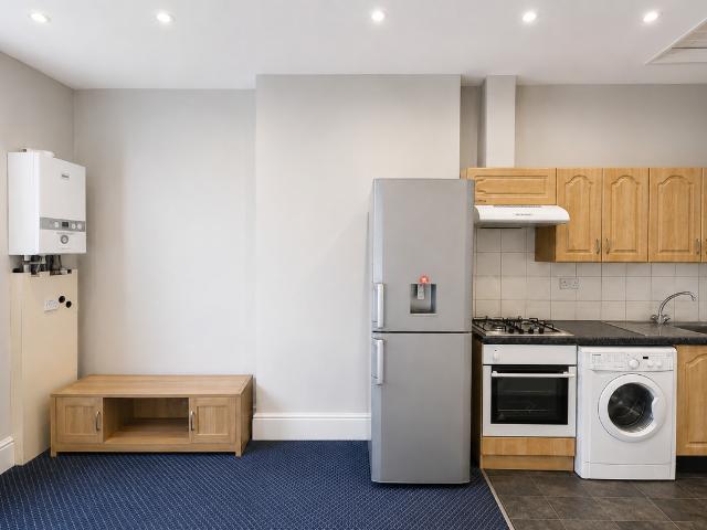 Bromley Road, London SE6, Studio to rent, £1,250 pcm | PrimeLocation