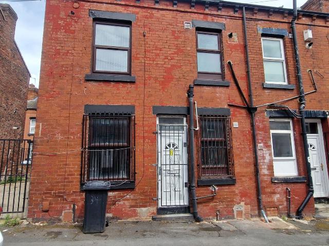 Brompton View, Leeds LS11, 2 bed terraced house to rent, £895 pcm | PrimeLocation