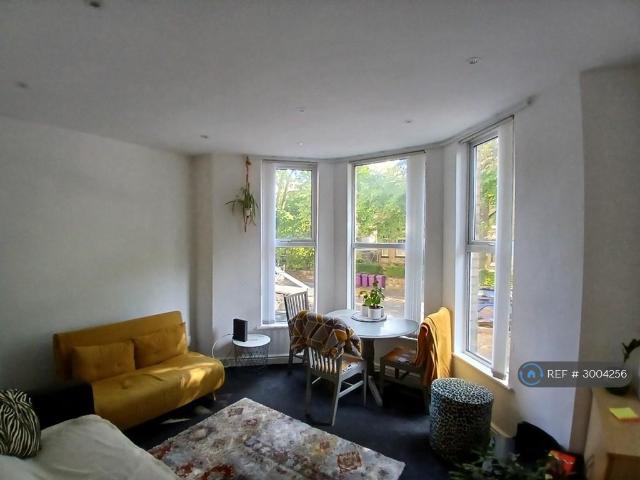 Brompton Avenue, Sefton Park. 2 bed flat to rent £1,225 pcm £283 pw