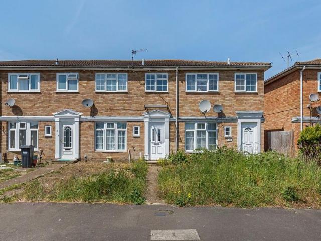 Brompton Close, Hounslow TW4 3 bed house to rent £2,250 pcm £519 pw