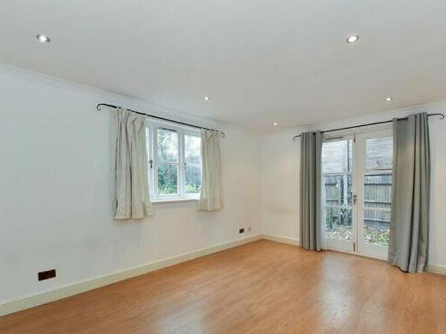 Brompton Park Crescent, Fulham, 2 Bedroom Flat