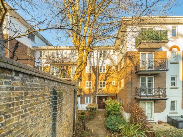 Brompton Park Crescent, Fulham SW6, 1 bed flat to rent, £2,400 pcm | PrimeLocation