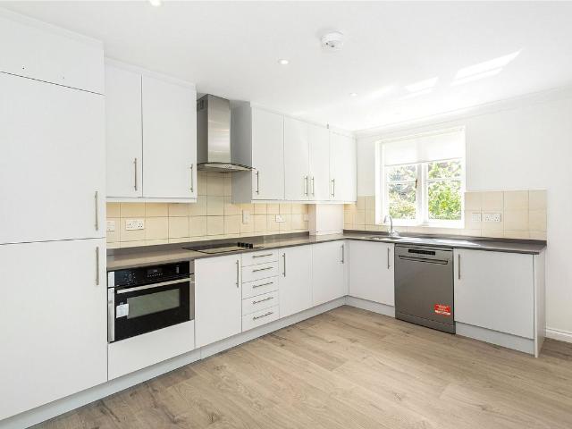 Brompton Park Crescent, Fulham SW6, 2 bed flat to rent, £3,000 pcm | PrimeLocation