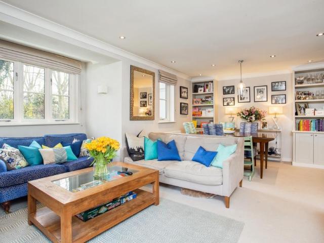 Brompton Park Crescent London SW6 2 bed flat to rent £3,250 pcm £750 pw