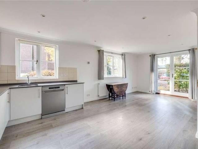 Brompton Park Crescent, London, SW6