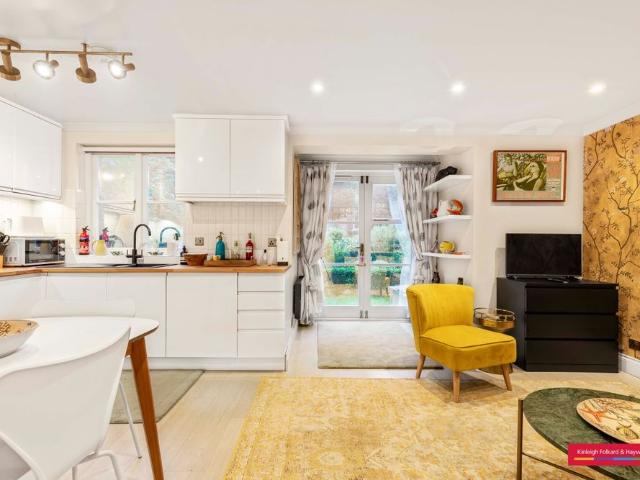 Brompton Park Crescent, London, SW6