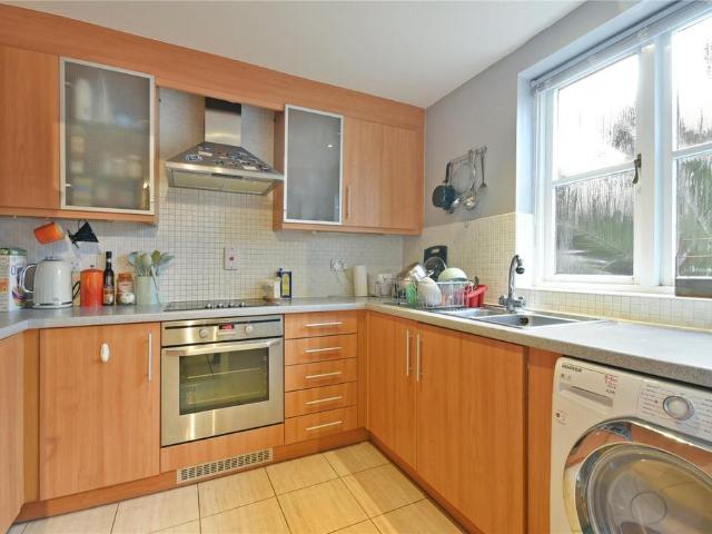 Brompton Park Crescent, West. Studio to rent £2,000 pcm £462 pw