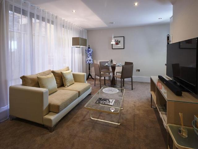 Brompton Road Knightsbridge SW3 1 bed flat to rent £5,200 pcm £1,200 pw