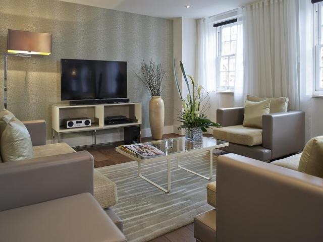 Brompton Road Knightsbridge SW3 2 bed apartment to rent £10,833 pcm £2,500 pw