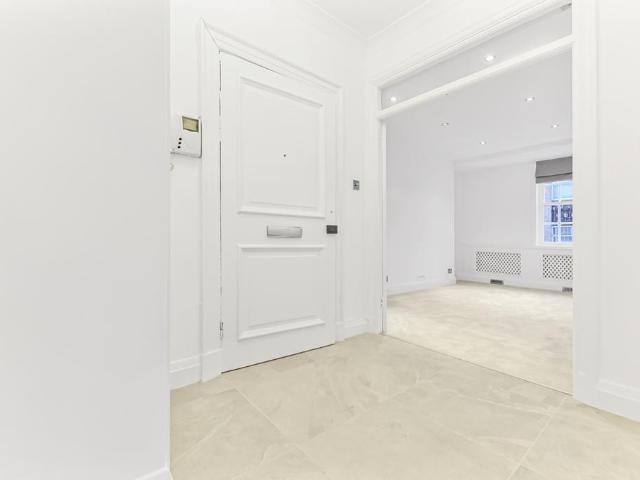 Brompton Road, London SW3 2 bed flat to rent £4,983 pcm £1,150 pw