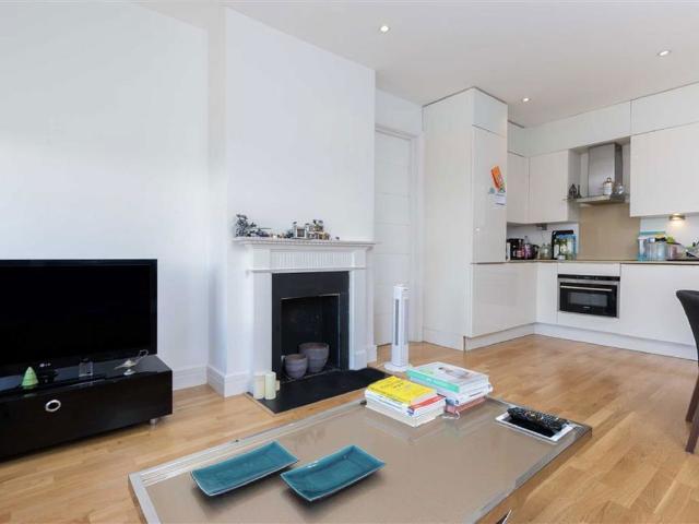 Brompton Road, South Kensington SW3, 2 bed flat to rent, £4,000 pcm | PrimeLocation