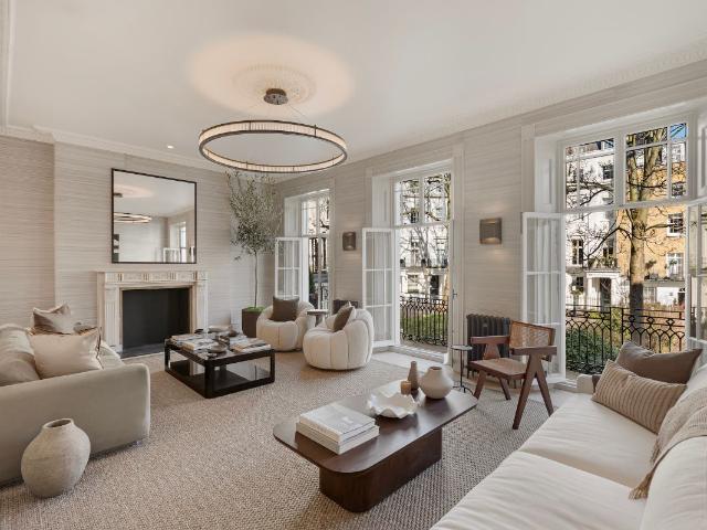 Brompton Square, Chelsea, London SW3, 2 bed flat to rent, £26,000 pcm | PrimeLocation